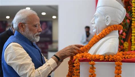 Pm Visits Bhu In Varanasi Unveils Statue Of Madan Mohan Malaviya And