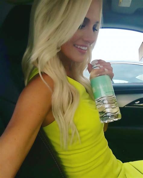 Hot Tomi Lahren Bikini Photos Barnorama