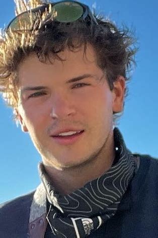 Colton Ryan Wiki Biography Age Gallery Spouse And More