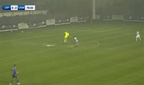 Koszmar w sparingu Lecha Ogromna wpadka bramkarza WIDEO Piłka nożna