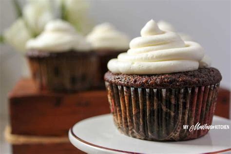 Chocolate Cupcakes With Whipped Cream Cheese Frosting Thm S Low Carb