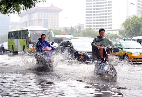 组图北京遭遇暴雨袭击 新闻中心 新浪网