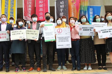 影／爭18歲投票 民團開倒數計時器促立院成立修憲委員會 政治快訊 要聞 Nownews今日新聞