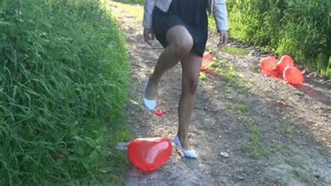 Cracking Balloons Under My High Heels Mp4 Full Hd My Private Clips