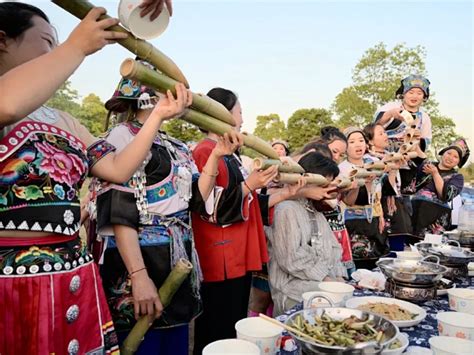 苗家长桌宴 花瓣网