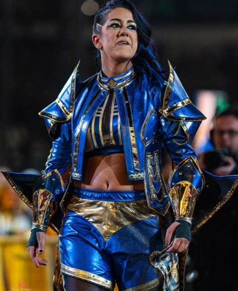 Bayley💙💛 Wwe Female Wrestlers Wwe Girls Female Wrestlers