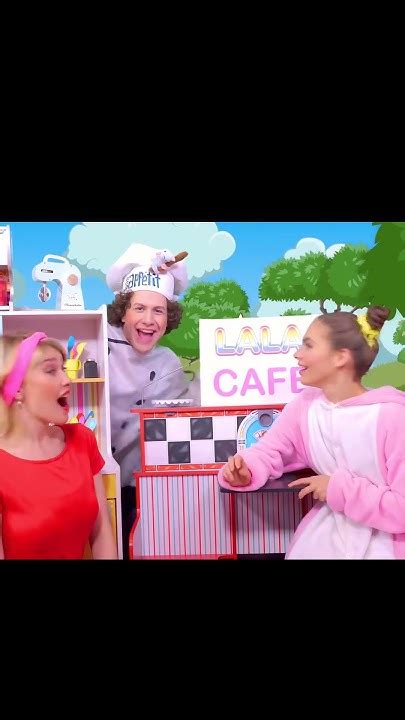 주인은 그의 카페에서 소녀들을 만났다 Youtube