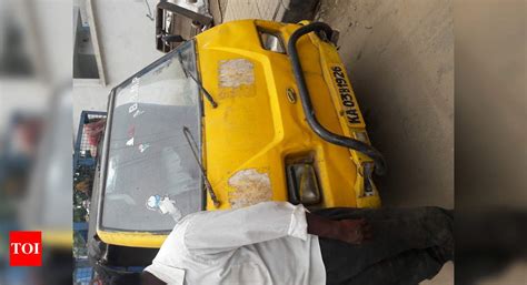 Bbmp Garbage Vehicles No Parking In Main Road Times Of India