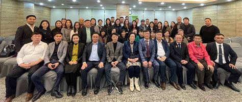 Эрдэнэмандал Сумынхаа түүхт 100 жилийн ойн Хандивын уулзалт д хүрэлцэн ирж хандив өргөсөн