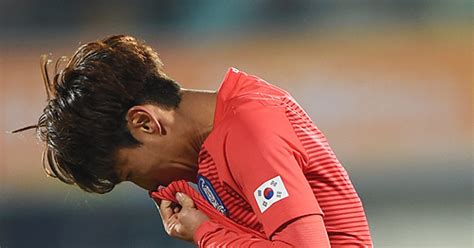 한국 스웨덴에 2 1로 앞선 채 전반 종료 문창진 멀티골