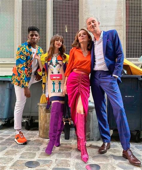 Analisando Os Looks Da Nova Temporada De Emily Em Paris Steal The Look Emily In Paris