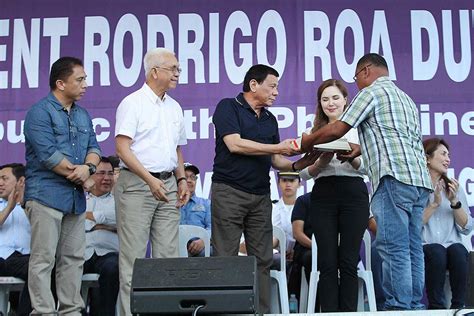 Duterte Distributes Housing Grants To Yolanda Victims Photos Gma