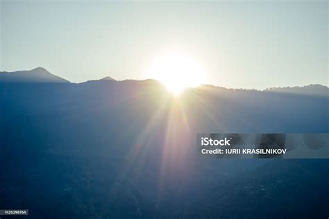 히말라야 산맥의 풍경의 아름다운 전망 눈 덮인 산 봉우리 산에서 트레킹 개념 0명에 대한 스톡 사진 및 기타 이미지 Istock
