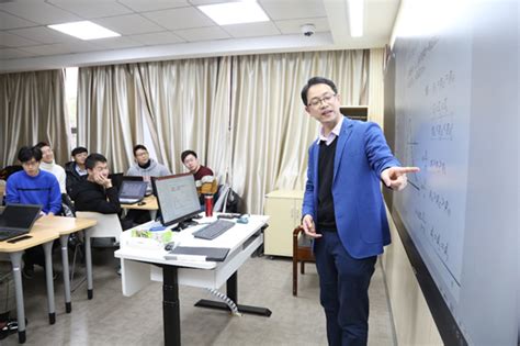 黄永华课堂是知识的传承更是发展的开端 佳和优秀教学奖 上海交通大学新闻学术网