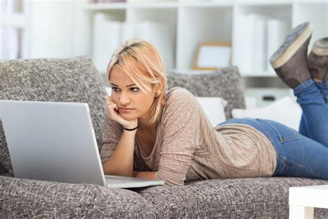 Why Did He Suddenly Stop Texting Me 10 Reasons Guys Go Radio Silent