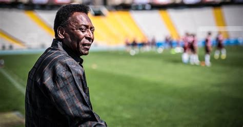Familie Von Pelé Gibt Entwarnung Keine Unmittelbare Todesgefahr Bei