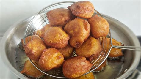 পাকা আম ও সুজি দিয়ে মুচমুচে ভাজা পিঠা Mango Semolina Fry Dessert