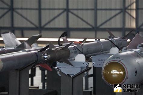 F 16加掛新式空對空飛彈派龍架 掛彈量倍增抗共機 政治快訊 要聞 Nownews今日新聞