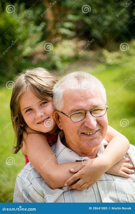 Nonno Felice Con Il Nipote Immagine Stock Immagine Di Ritratto