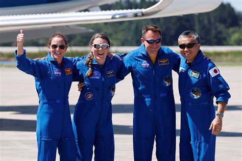 Foguete Da Spacex Decola Com Tripulação Da Nasa Para A Iss 05102022
