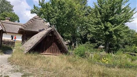 Старинные украинские хаты Пирогово Киев Музей народной архитектуры