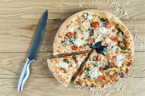 How To Cut Pizza Without A Pizza Cutter
