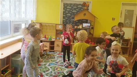 Вика в детском саду делает зарядку Утренняя зарядка для детей Youtube