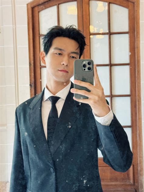 鍾鎮濤19歲女鍾懿首出席活動飄仙氣！跟爸爸與多位一線男星打卡 被爆情迷32歲內地小生 事事如意生活網站