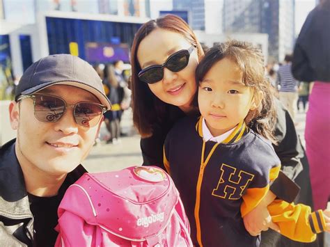 Фото Олны танил ээж аавуудтай 9 р сарын 1 ТАС МН