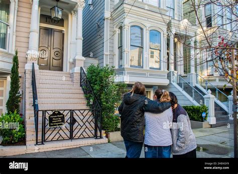 San Francisco United States 10th Jan 2022 People Stand In Front Of