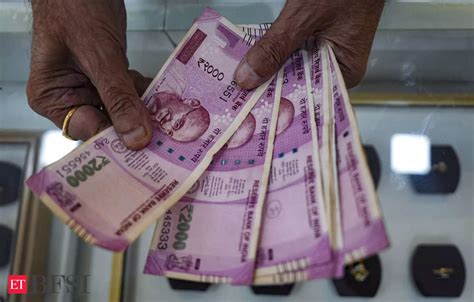 Rupee Trades In Narrow Range Against Us Dollar In Early Trade Et Bfsi