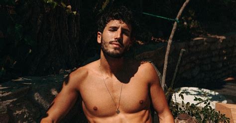 Sebastián Yatra aprovechó la playa para mostrar sus músculos