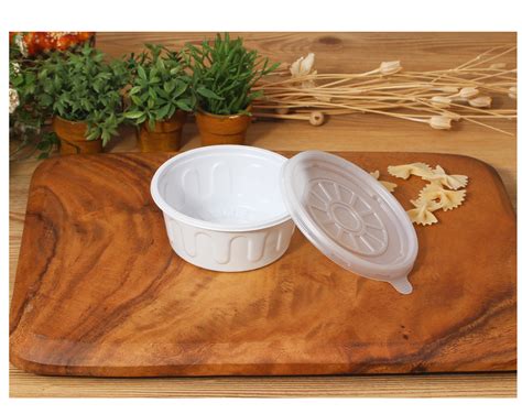 소스 반찬용기가 놓여있는 연출 이미지