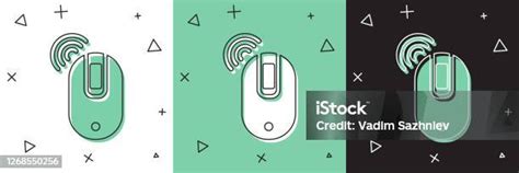 흰색과 녹색 검은 색 배경에 격리 된 무선 컴퓨터 마우스 아이콘을 설정합니다 휠 기호가 있는 광학 벡터 일러스트레이션 가능성에