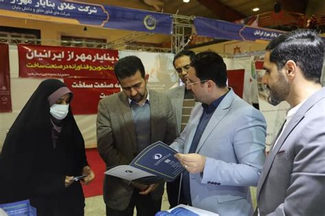 بازدید عضو هیئت رئیسه شورای اسلامی شهر قم از غرفه جهاد دانشگاهی استان