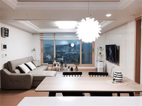 온화한 색감을 담은 거실 인테리어 2