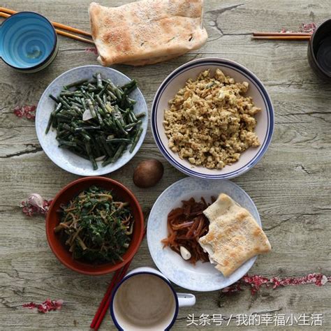 農村人家的午飯父親做了3個菜最好吃的是涼拌農村最常見野菜 每日頭條