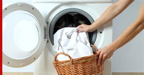 Не 60°С и не 90°С: названа оптимальная температура для стирки простыней