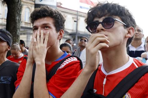 3000원 월드컵 축구공 만드는 노동자의 하루 수당