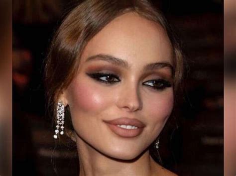 Viral Siren Eyes Makeup Trend