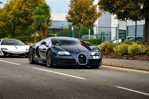Bugatti Veyron Grand Sport Venet Ein Luxus Sportwagen Wird Zum Kunstobjekt