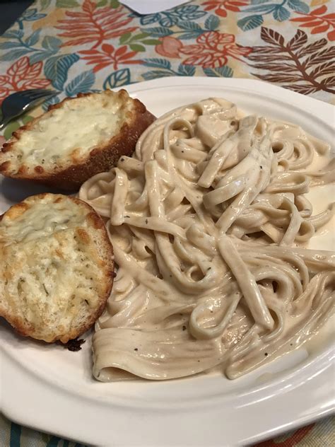 Chicken Fettuccine Alfredo With Garlic Bread