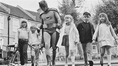 Adam West El Batman Del Desenfreno Sexual Que Fue Echado De Una Org A Junto Con El Acertijo