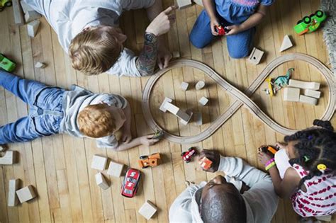 ایمن ترین و بهترین اسباب بازی‌ ها برای کودکان ۱ تا ۵ سال مجله کوروش