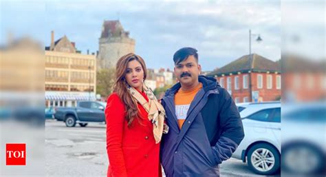 Photo Sahar Afsha And Pawan Singh Head To London To Begin Their Next