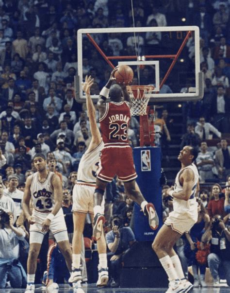 18 Timelessly Iconic Photos Of Michael Jordan The Scroller