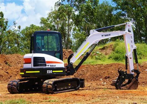 Clark Equipment - Bobcat E50 Review - One Tough Animal