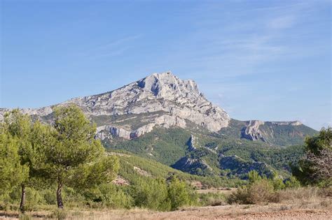 A Closer Look at the Mont Sainte Victoire Series by Paul Cézanne
