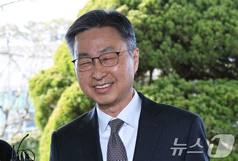 최재해 감사원장 미소 지으며 직무 복귀 뉴스1