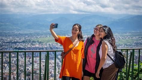 Arranca el fin de semana XXL los destinos turísticos ya reciben a miles de turistas
